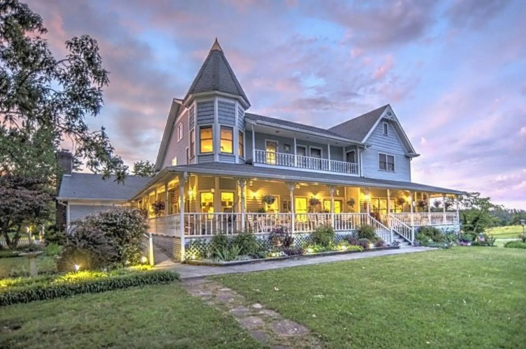 Blue Mountain Mist Country Inn & Spa - Sevierville, TN