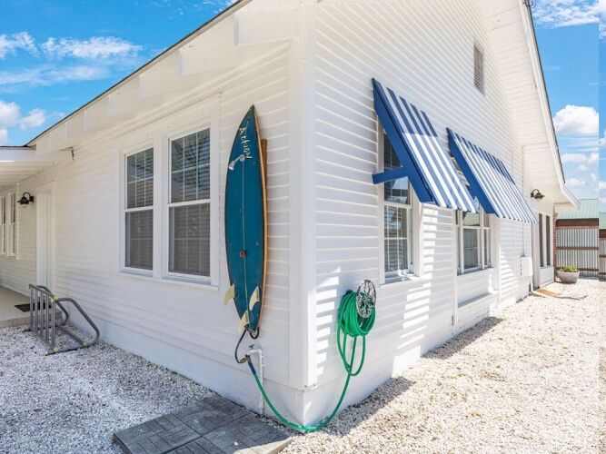 Beach Bum Inn - Tybee Island, GA