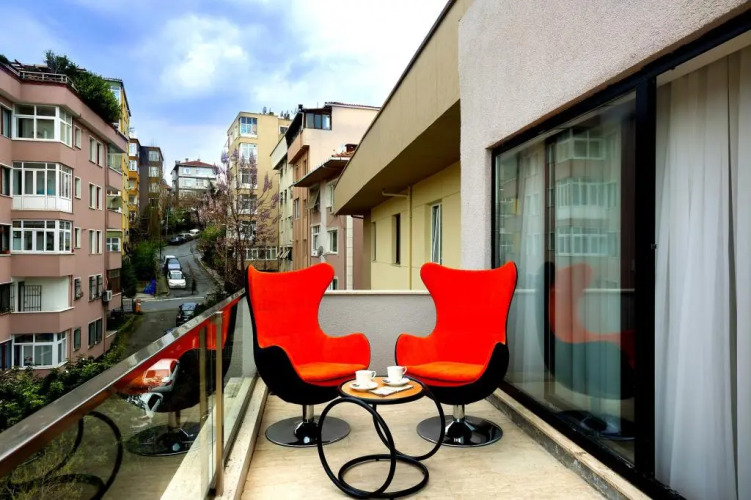The Place Suit - Çağlayan