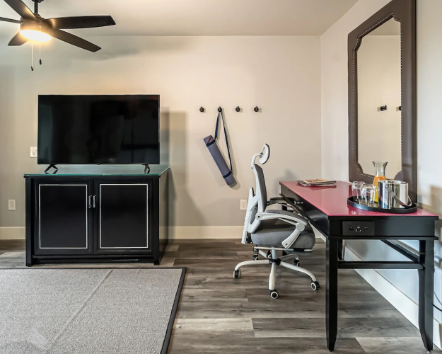 Onsen Hotel & Spa - Desert Hot Springs, CA