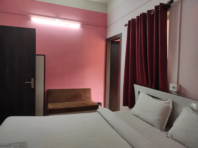 Sawkmie Hotel - Guwahati