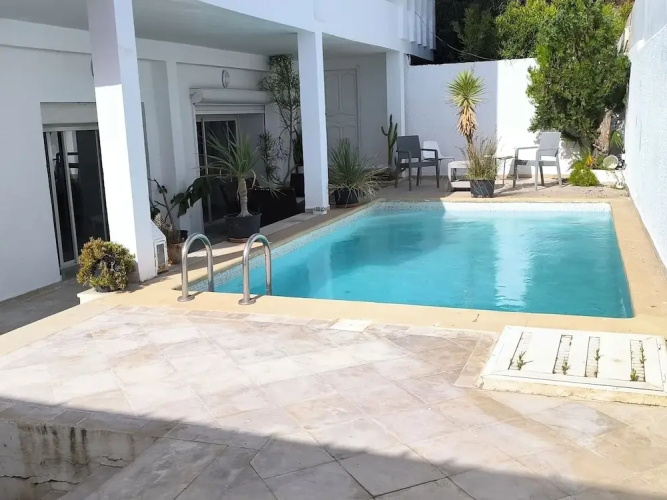 Stylish Villa Avec Parking Et Piscine - Marsa