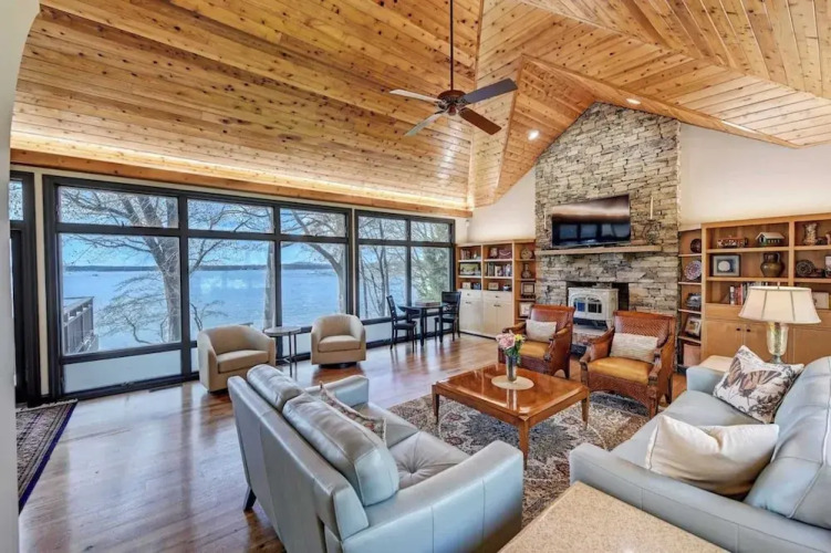 Landover Lodge By Avantstay Waterfront + Dock - Lake Norman, NC