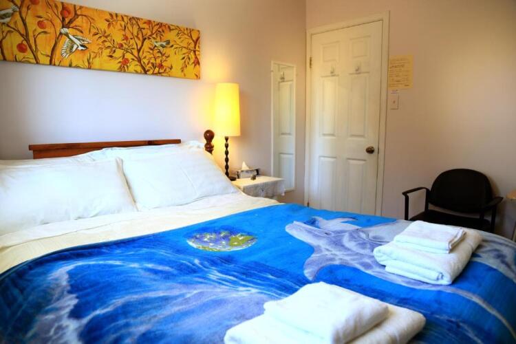 Jenny's Guest House - Great Slave Lake