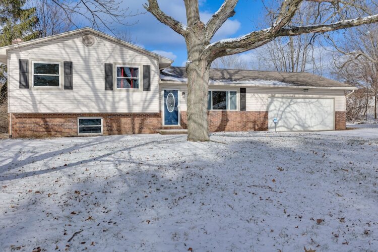 Home W/ Fire Pit & Sunroom: 9 Mi To Downtown Akron - Peninsula, OH