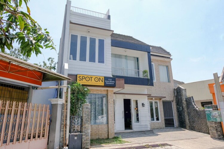 Spot On 1712 Griya Shanta Residence - Malang
