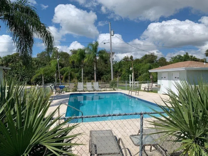 Sebastian Gardens Inn & Suites - Palm Bay, FL