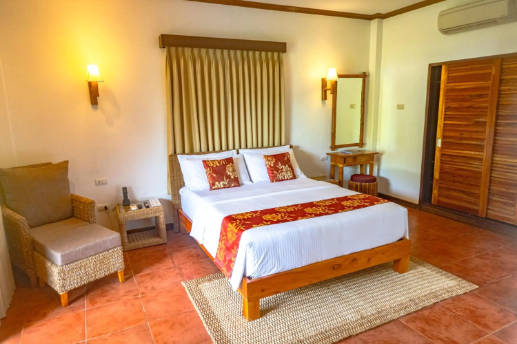 Pura Vida Beach & Dive Resort - Dauin