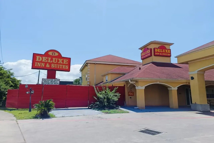 Capital O Deluxe Inn Channelview Houston I-10 - Highlands, TX