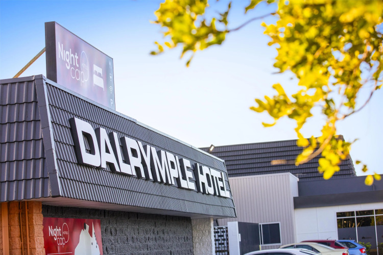 Nightcap At Dalrymple Hotel - Magnetic Island