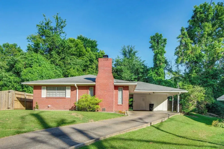 Inviting Vicksburg Home W/ Patio + Charcoal Grill! - Vicksburg, MS