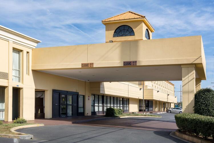 Quality Inn Near Joint Base Andrews - Washington Area - Largo, MD