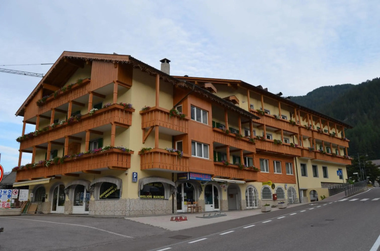 Hotel Ladina - Canazei