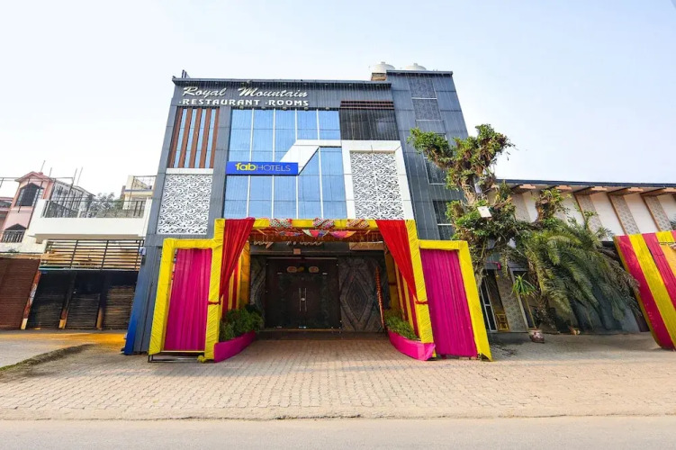 Fabhotel Royal Mountain - Faridabad