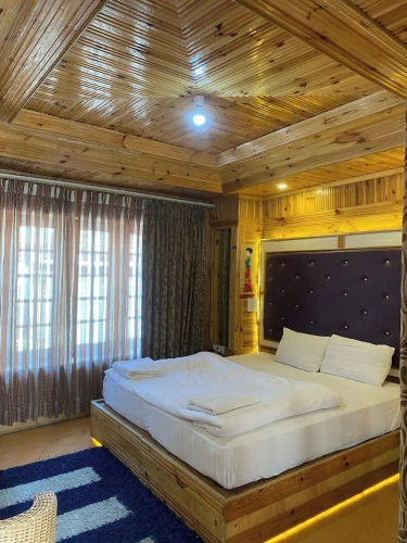 Nezer Hostel & Roof Top Cafe - Leh