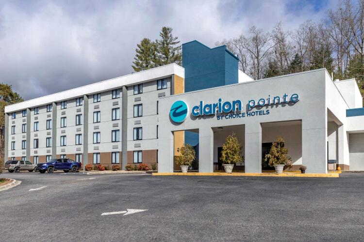 Clarion Pointe Sylva Near Cherokee Area - Cherokee, NC