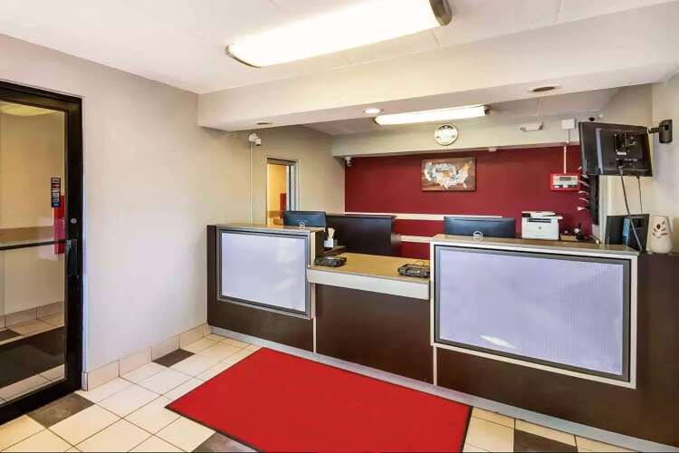 Super 8 By Wyndham Charleston Wv - Charleston, WV