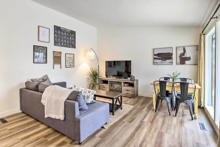 Cottage W/ Grill & Fire Pit In Osage Beach! - Osage Beach, MO