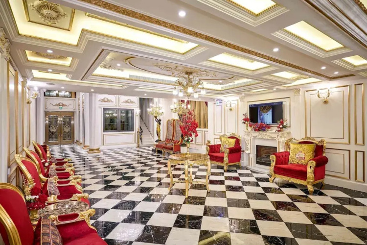 Sun Moon Lake Queen Castle Hotel - 埔里鎮