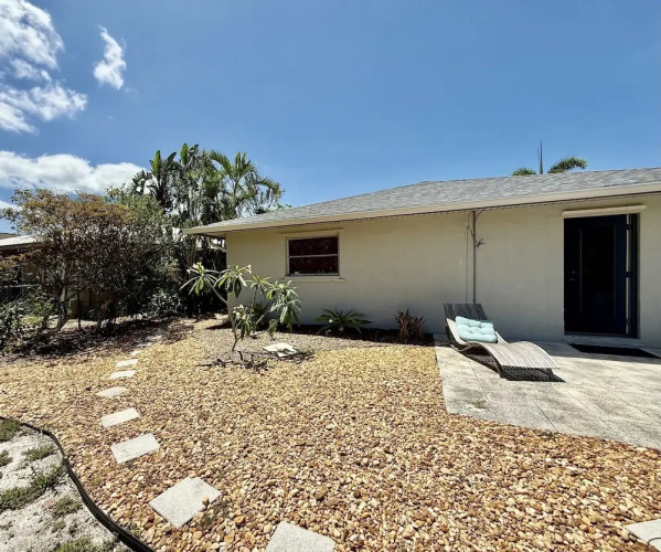 Naples Park Cottage 106th 6 Blocks Off Ocean 2 Bedroom Home - Naples, FL