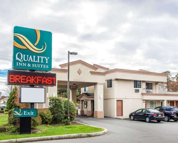 Hibiscus Inn & Suites - 