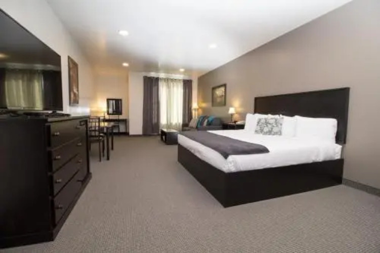 Roadhouse 52 Inn & Suites - Steinbach