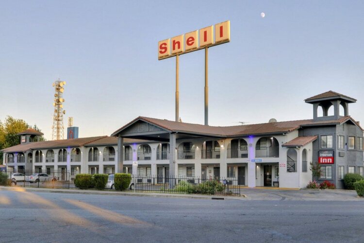 Crossroads Inn - Sacramento