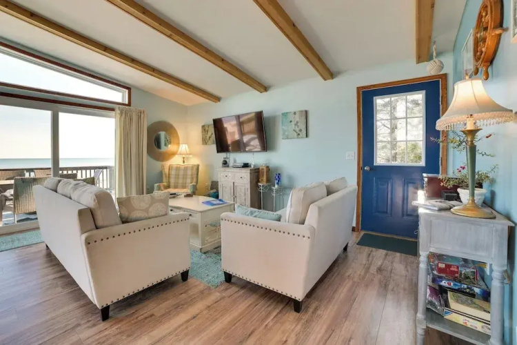 St. Ignace Cottage W/ Deck & Beach On Lake Huron! - Mackinac Island, MI