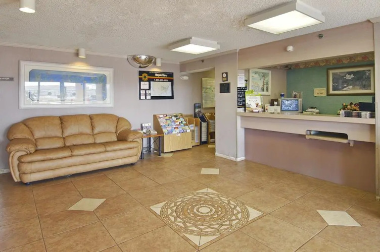 Super 8 By Wyndham Fort Myers - North Fort Myers, FL