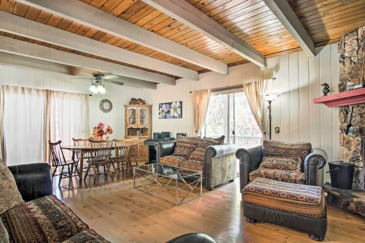 Lake Arrowhead Cabin: Lush Yard ~ 5 Mi To Village - Lake Arrowhead, CA