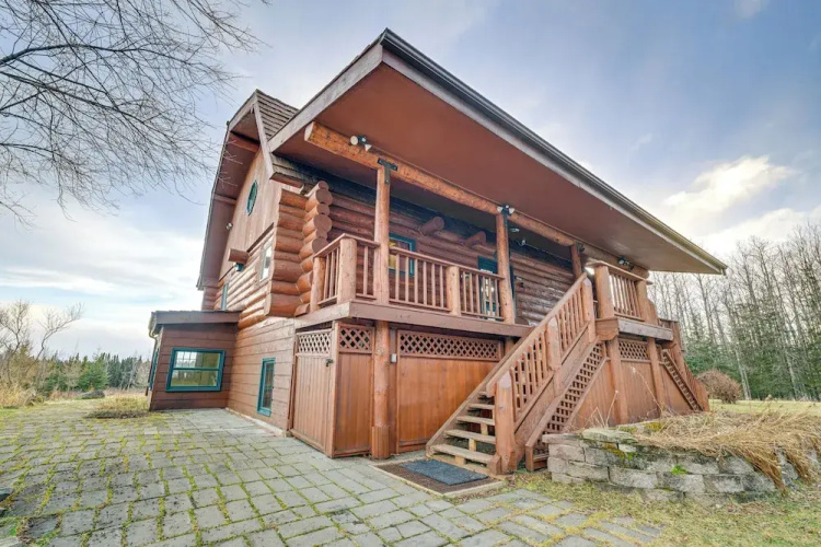 < 1 Mi To Kenai River: Spacious Cabin W/ Deck! - Alaska