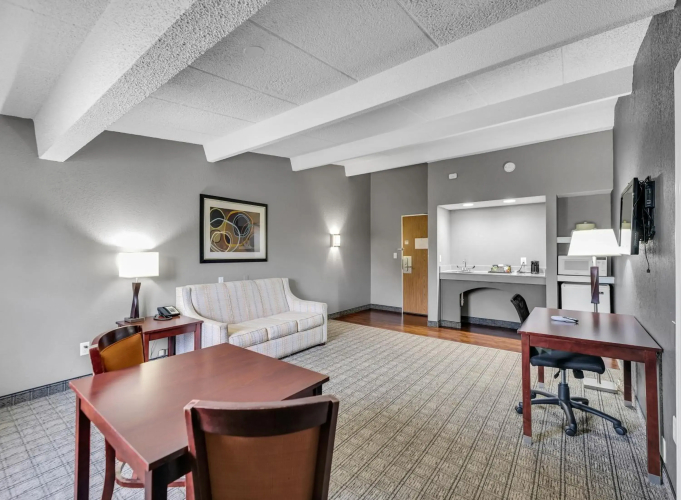 Eastlake Suites Hotel & Conference Center By Oyo Urbana - Champaign, IL