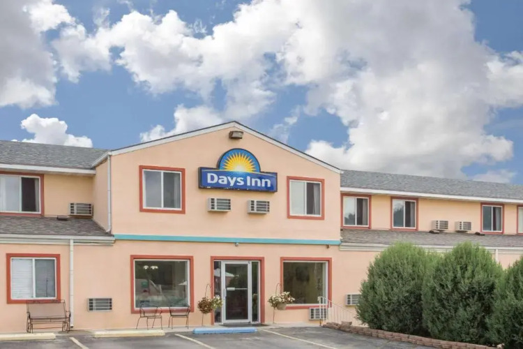 Days Inn Custer - Custer, SD