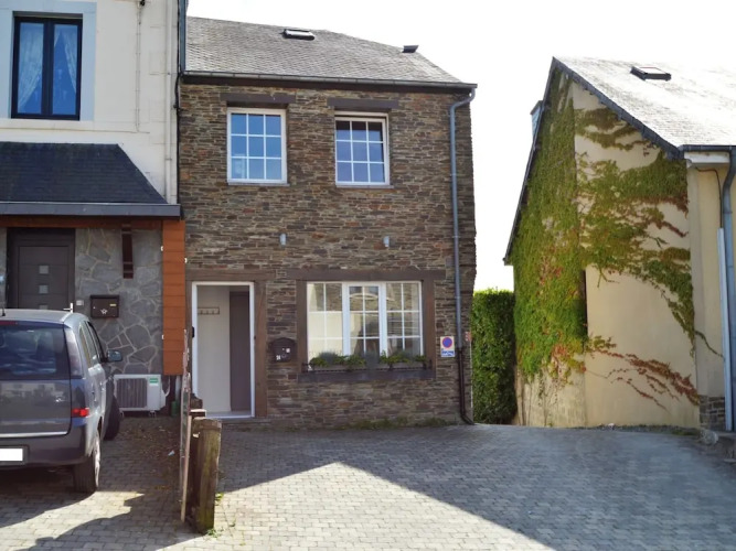 Holiday Home In Rochehaut With Fenced Garden - Bouillon