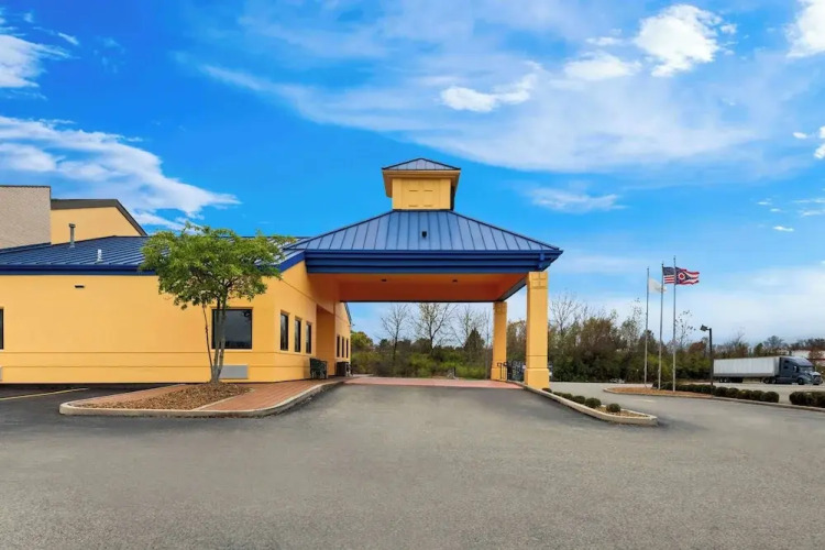 Suburban Studios Mason Near Kings Island - Mason, OH