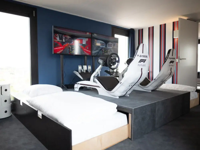 Modern, Trendy F1 Theme Lodge, Near The Sea - Bloemendaal aan Zee