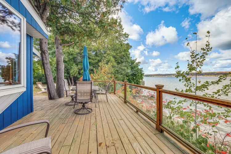 Waterfront Suttons Bay Cottage W/ Fire Pit! - Suttons Bay, MI