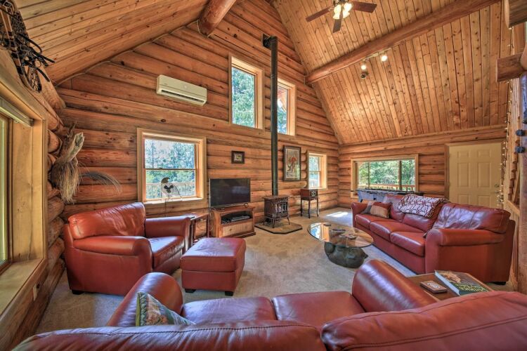 Large Cabin W/ Fire Pit + Grill On 34 Acres! - Sandpoint, ID