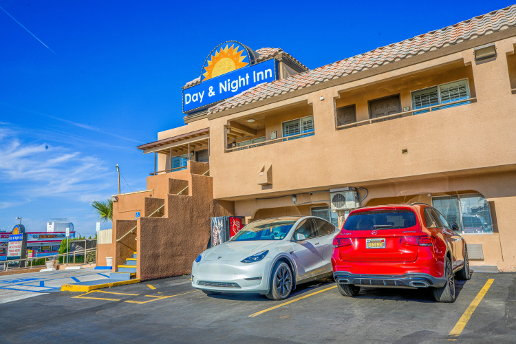 Day&night Inn - Victorville, CA