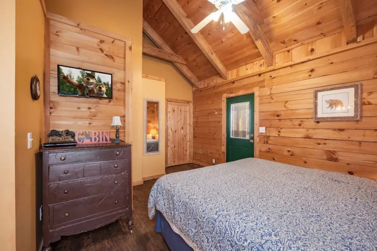 Sleepin' Inn 2 Bedroom Cabin By Redawning - Sevierville, TN