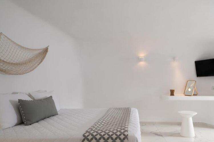 White Concept Caves - Santorini