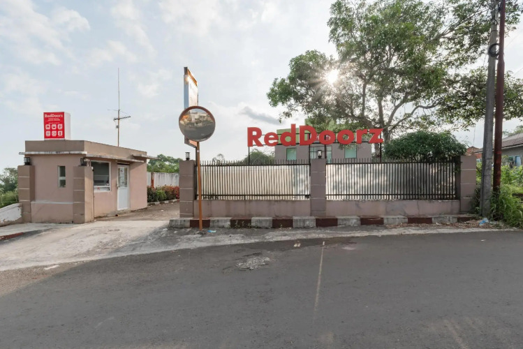 Reddoorz Syariah Near Rs Hermina Sukabumi - Sukabumi
