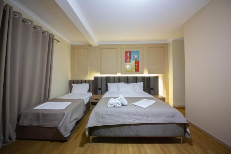 Eriks Rooms - Tirana