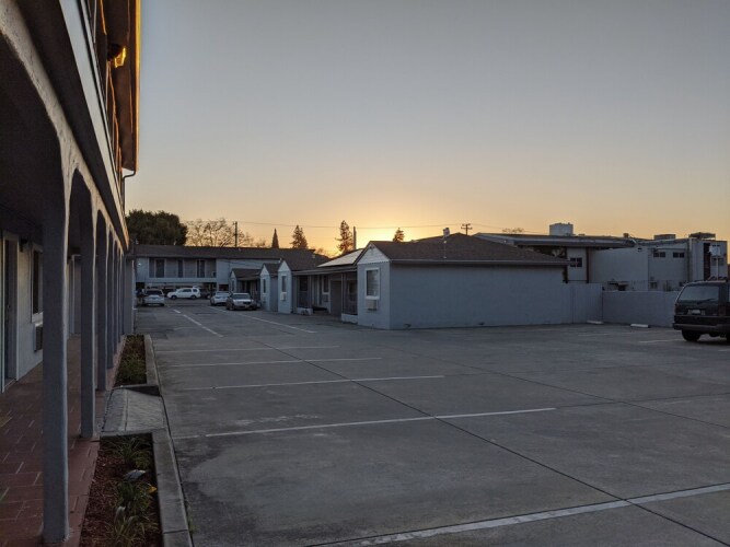 Deluxe Inn - Union City, CA