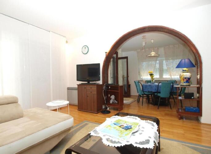 House 1946 - Pula