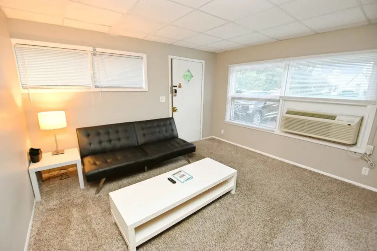 1 Bedroom Apartment Close To Notre Dame 1309 6 - South Bend, IN