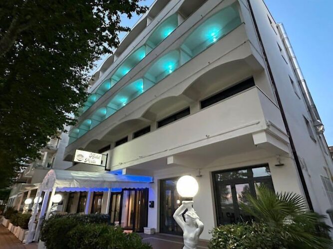 Hotel Perla - 切塞納蒂科