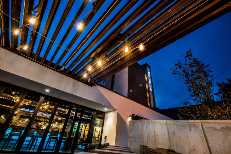 Foundre Phoenix - Phoenix