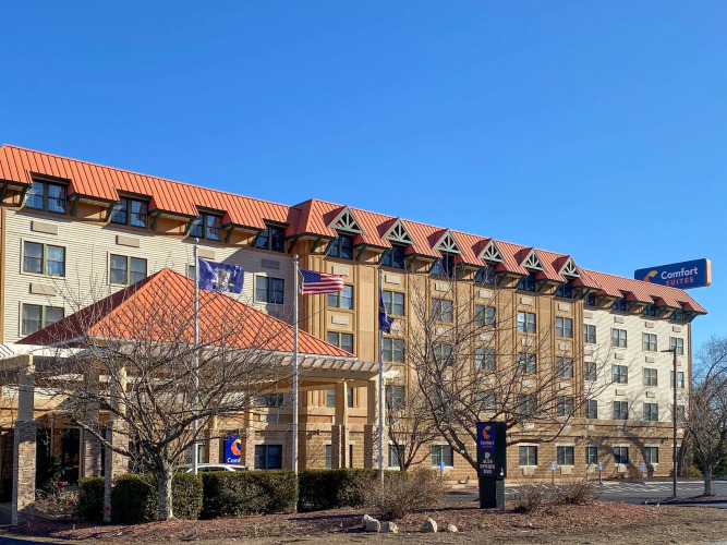 Comfort Suites Near Casinos Norwich-uncasville Ct - Norwich, CT