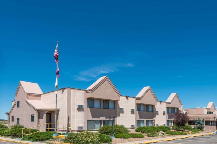 Super 8 By Wyndham Laramie - Laramie, WY